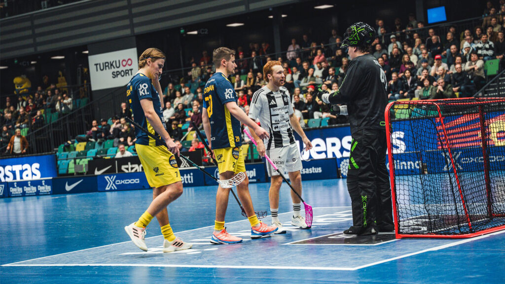 Alex Eklund ja TPS tylyt vieraat FBC Turun juhlaottelussa - F-Liiga